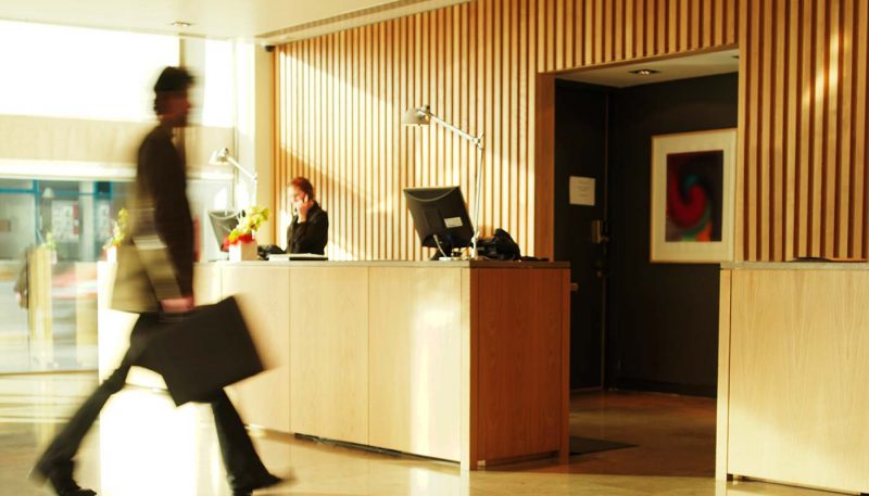 5 Ways Cloud-Based Front Desk Software Smooths Operations